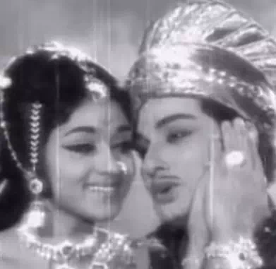 Mayangi Vitten Song Lyrics